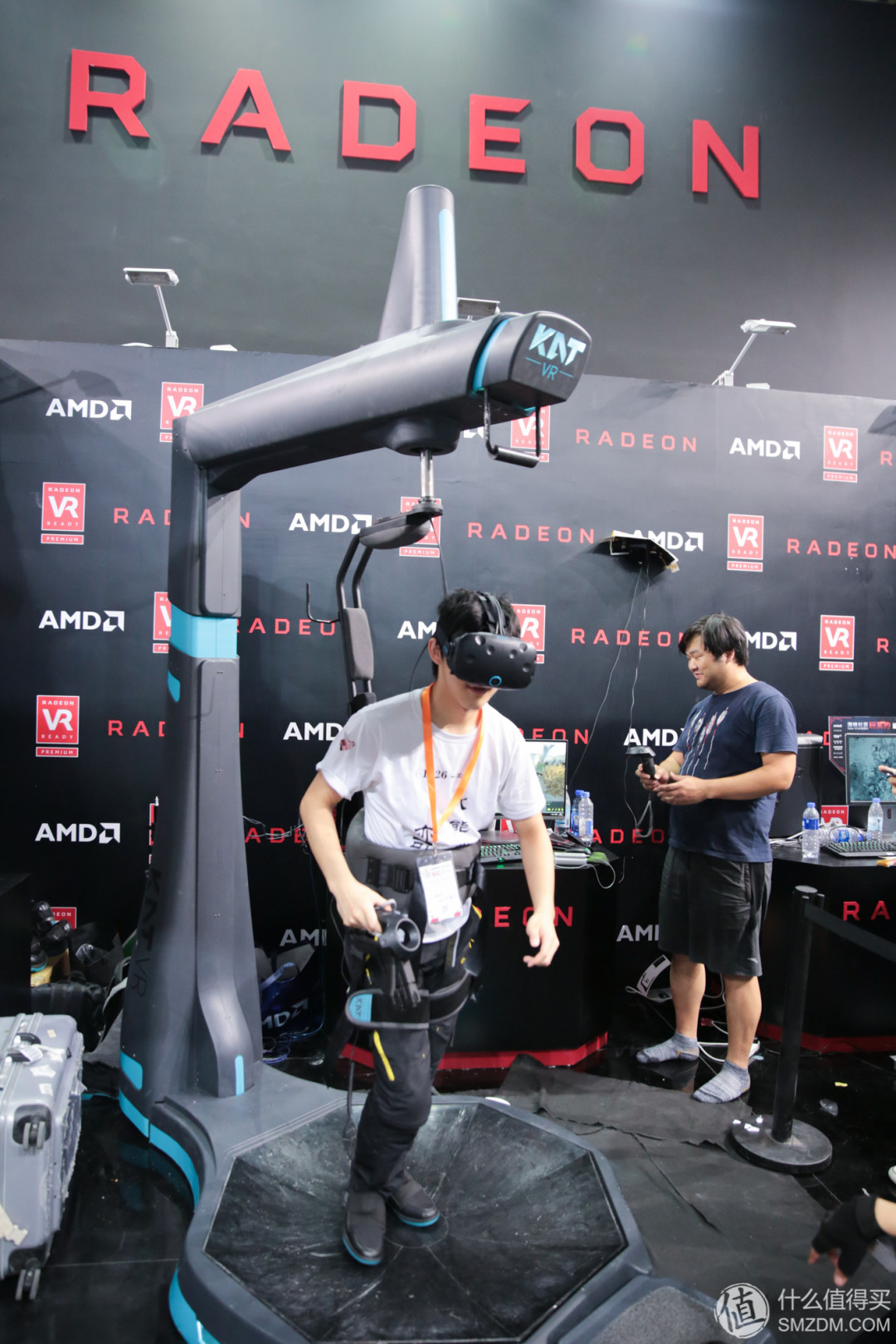 解决VR场景行走问题：KAT 展示 KAT PLAY VR 行动平台商用解决方案_VR设备_什么值得买