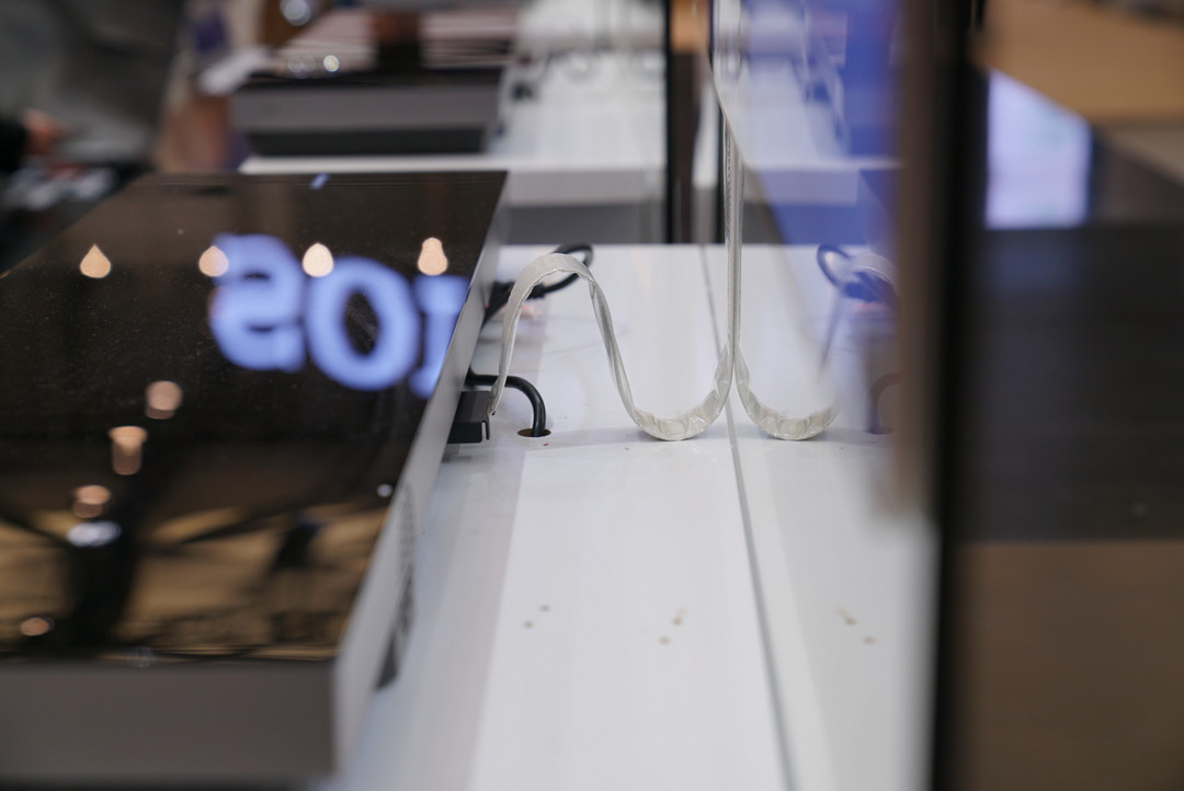 不止于薄：Skyworth 创维 W9系列 壁纸OLED电视 亮相AWE2018售价99999元_OLED电视_什么值得买