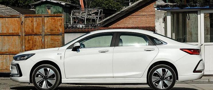 北汽新能源EU7，15.99万起售哦_轿车_什么值得买