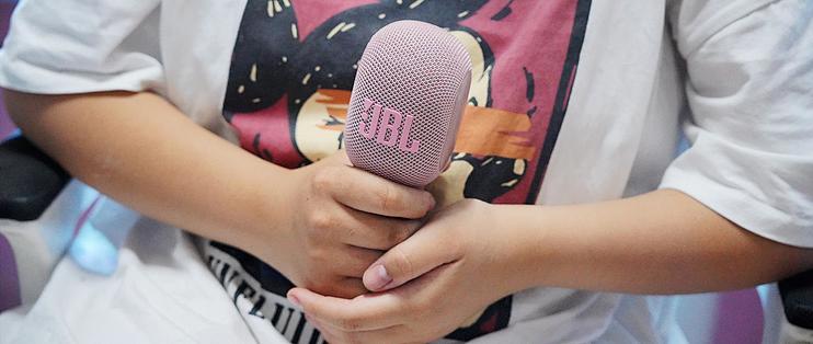 KTV随身携带，不仅能唱还能听--JBL KMC300无线K歌麦克风分享！_麦克风_什么值得买
