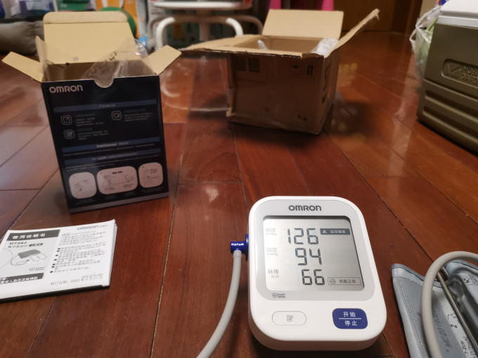 欧姆龙上臂式血压计怎么样 7124的升级款U724J 电子血压计_什么值得买