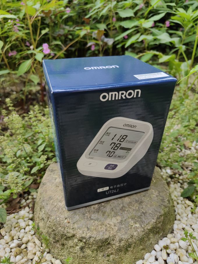 欧姆龙上臂式血压计怎么样 自动就是爽，大屏大字的欧姆龙U724J_什么值得买