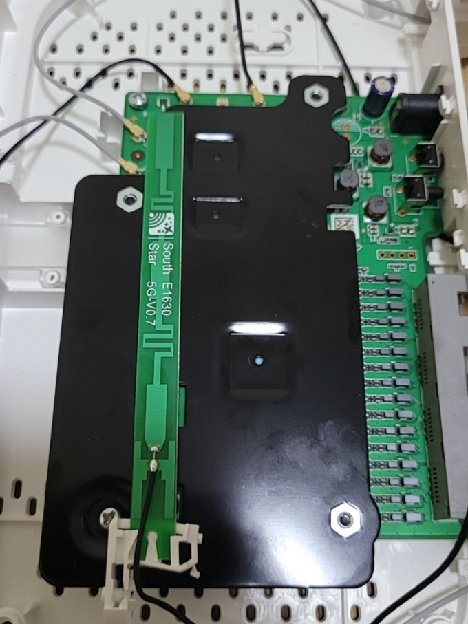 中兴路由器怎么样 拆解e2633，想把它塞进网线开槽里…_什么值得买