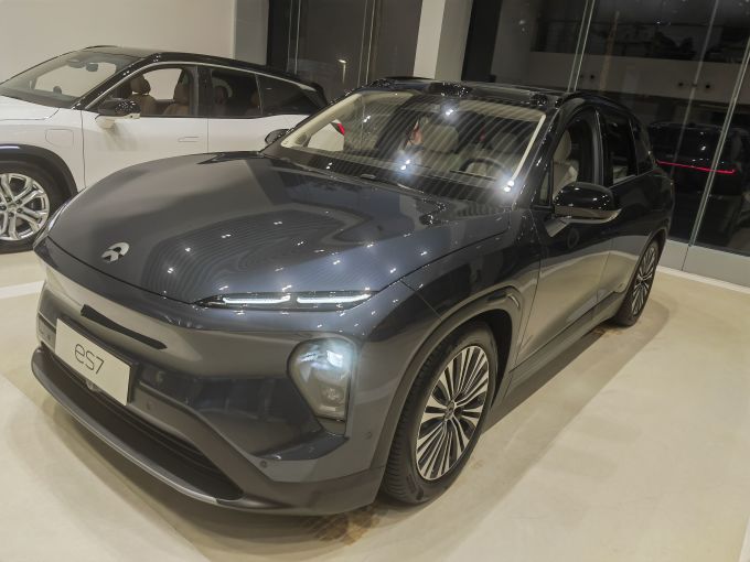 蔚来中大型SUV怎么样 今晚见到了今年蔚来的新车，ES7、ET5、ET7_什么值得买