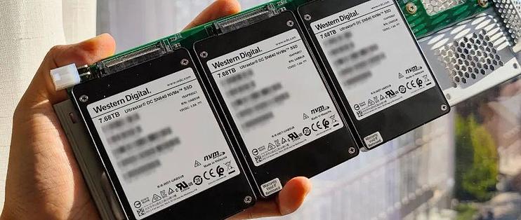 我用3块企业级SSD，装了一台万兆全闪存NAS！_NAS存储_什么值得买