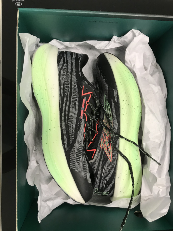 乔丹跑鞋怎么样 499元的乔丹飞影PB2.0到手，开始运动吧！_什么值得买