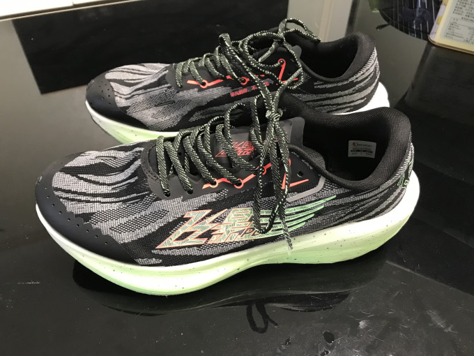 乔丹跑鞋怎么样 499元的乔丹飞影PB2.0到手，开始运动吧！_什么值得买