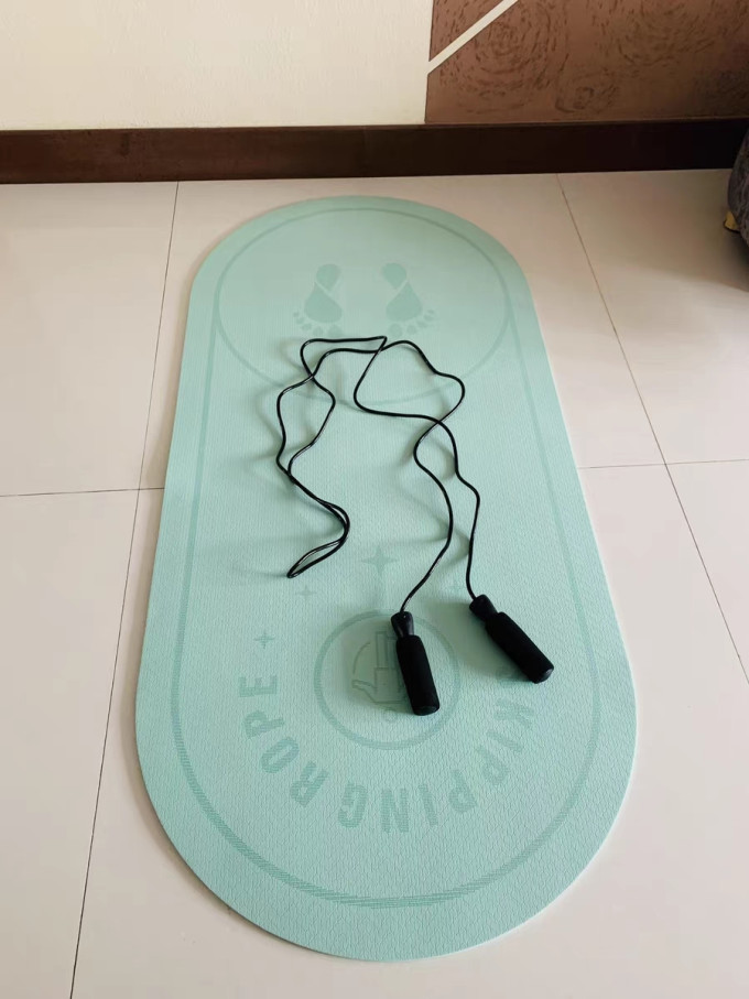 跳绳垫可以减轻震动，不会吵到邻居喔_什么值得买