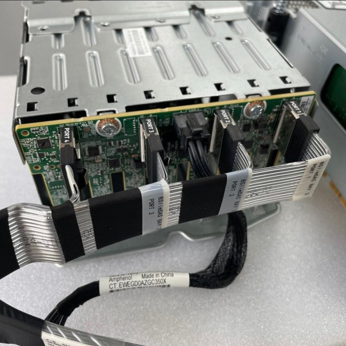 HPE其他电脑配件怎么样 看看8盘位U2 nvme盘扩展器_什么值得买