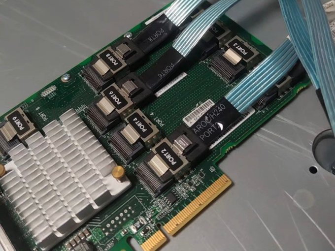 24盘位服务器的硬盘接口-sas扩展卡_什么值得买