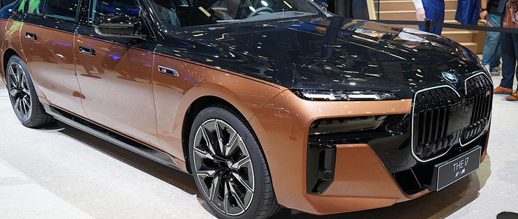 2023上海车展｜全新宝马i7 M70L亮相_大型车_什么值得买