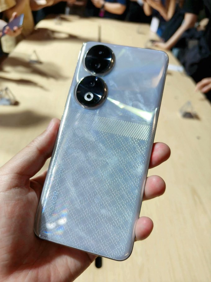 荣耀手机怎么样 荣耀90🆚荣耀90 pro真机上手图_什么值得买