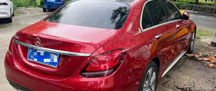 奔驰C260L运动版可能提供一系列舒适性和豪华配置。以下是一些可能的配置和特点_轿车_什么值得买