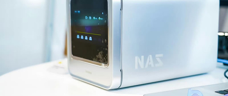 倍思推出NAS产品，自带显示屏，4+2存储，希望给NAS带来更多活力和用户_网络存储_什么值得买