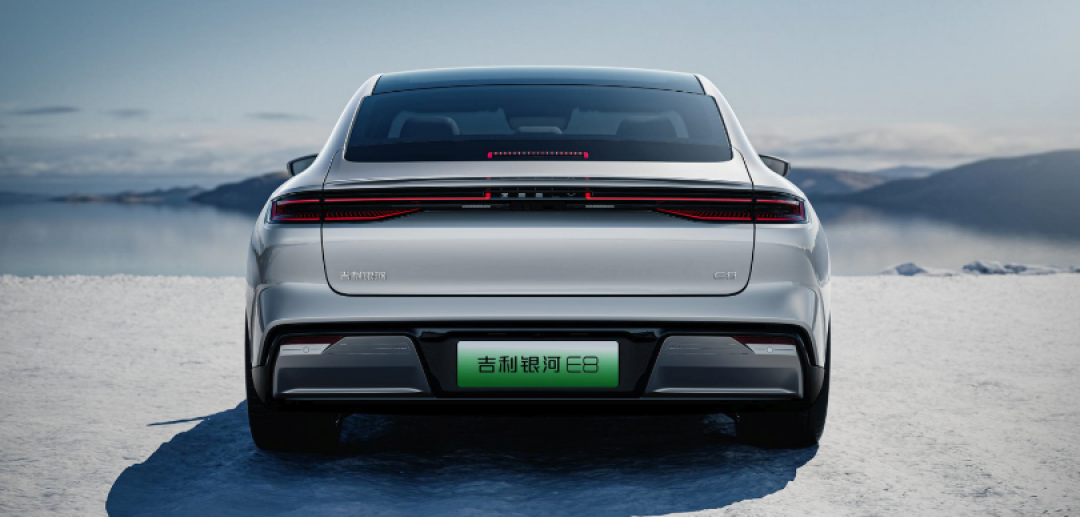吉利银河E8官图发布，配备45英寸8K大屏_新能源车_什么值得买