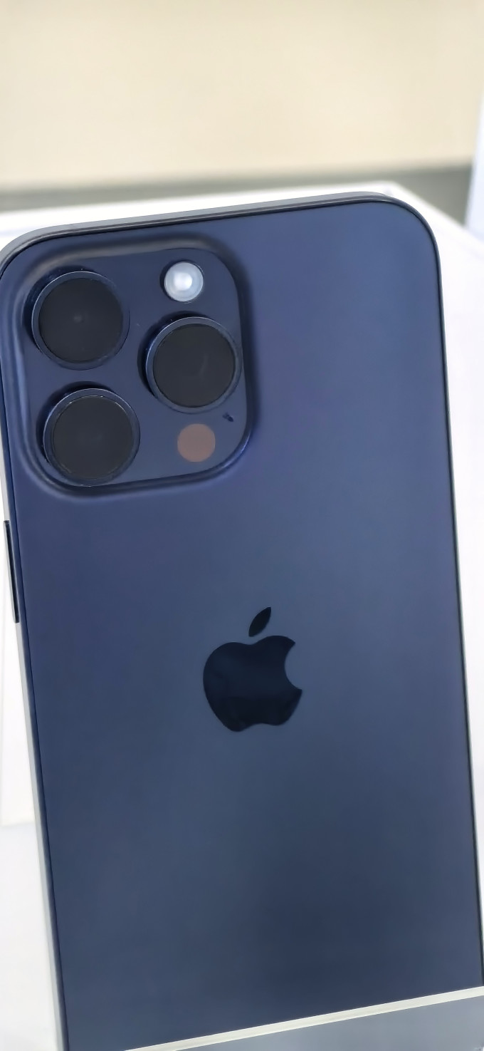 苹果手机怎么样 虽然被人嫌弃，但蓝色的iphone15pm也还不错…吧？_什么值得买