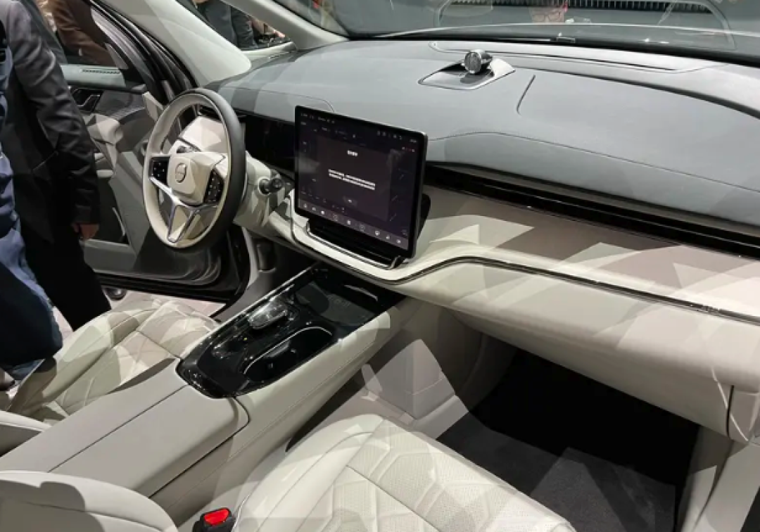 沃尔沃EM90正式上市，售价81.80万元_MPV_什么值得买