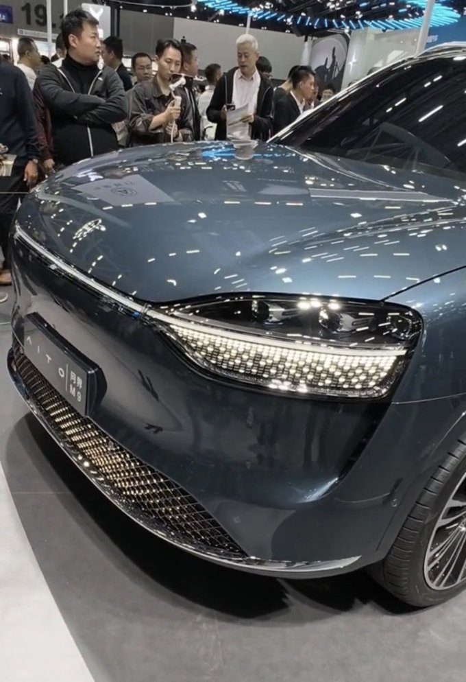 遥遥领先问界M9，1000万以内最好的SUV，果然能打败华为的只有华为_什么值得买