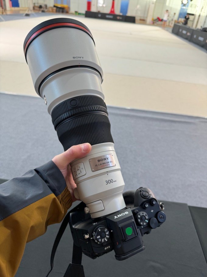 索尼单电相机怎么样 A9III全域快门但有损画质，无所谓adobe AI降噪会出手的；A7M5在2024年诞生的几率几乎为零_什么值得买