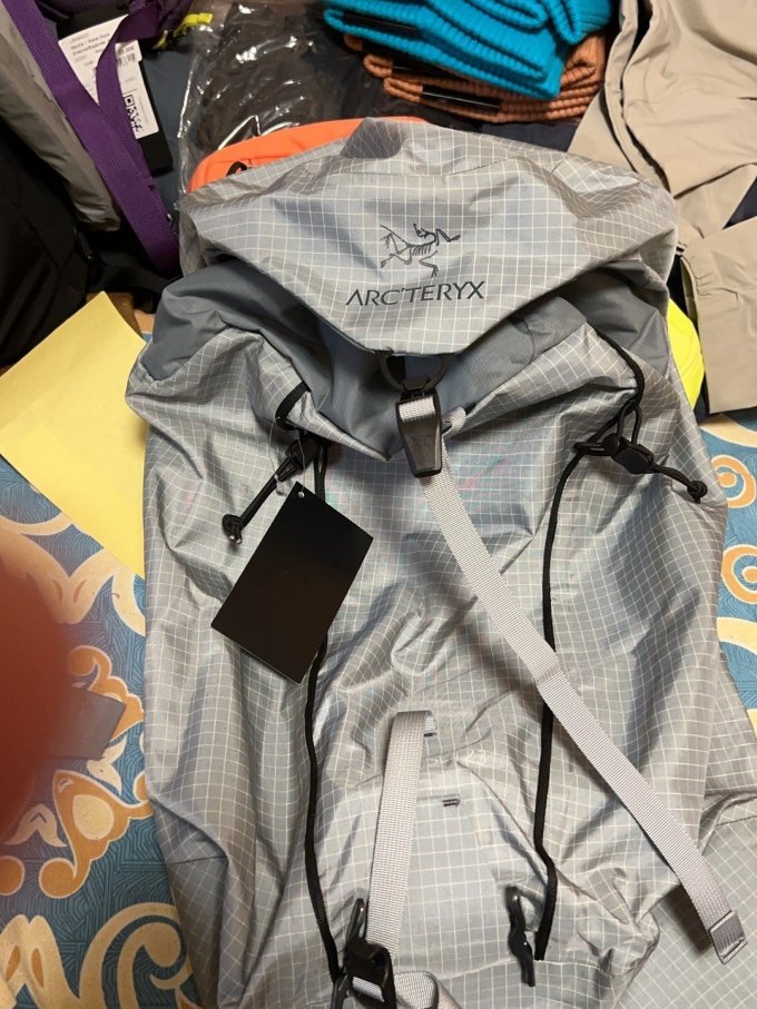 始祖鸟Alpha SL 23 Backpack Sample-Grey_什么值得买