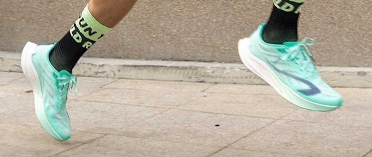 迪卡侬KD900 LIGHT新品跑鞋上线，5开价格竟让我体验到了千元级别的速度感！_跑鞋_什么值得买