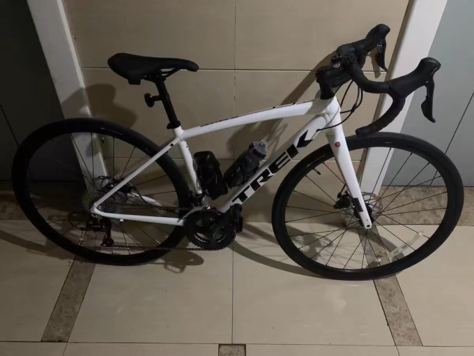 崔克公路车怎么样 TREK崔克DOMANE AL 2：全路面骑行的舒适之选_什么值得买