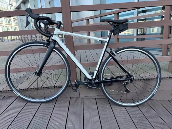 迪卡侬公路车怎么样 迪卡侬EDR AF105耐力竞速公路自行车：速度与耐力的完美结合_什么值得买