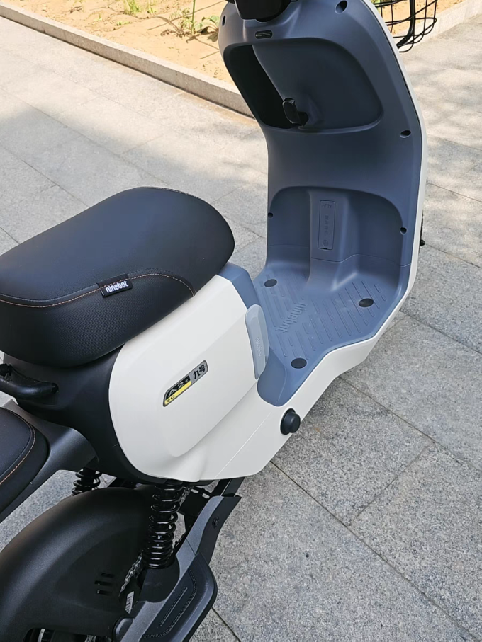 九号电动车整车怎么样 九号电动A2z 90男女小型新国标锂电智能电动车长续航：时尚出行，从此开始🚴‍♂️💥_什么值得买