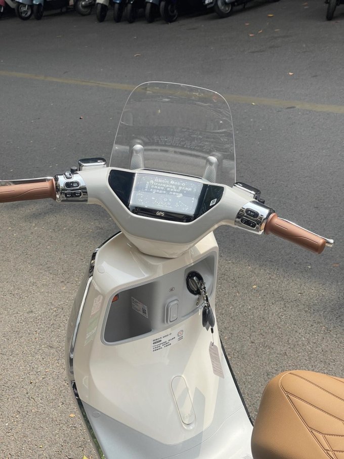 雅迪电动车整车怎么样 喜提复古小电驴，雅迪冠能6代M85_什么值得买