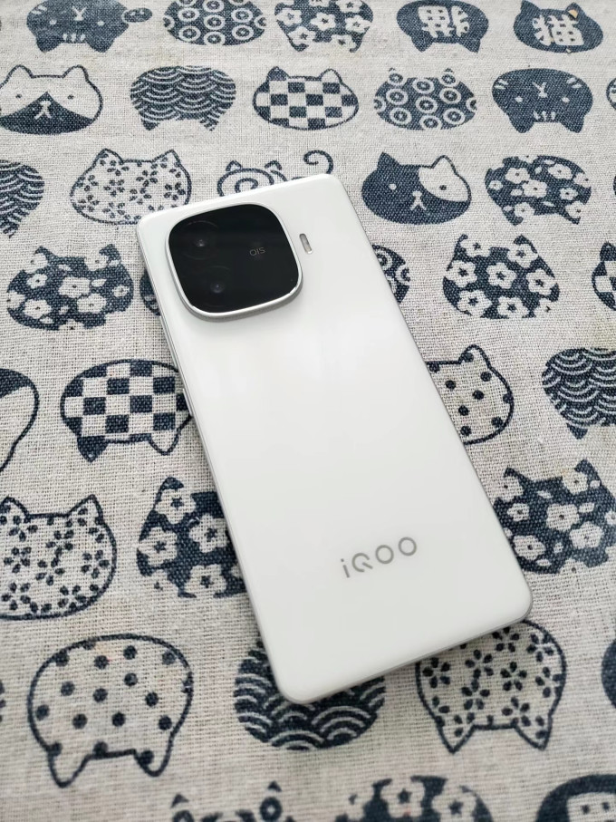 iQOOZ9 Turbo手机怎么样 Iqoo z9 turbo，千元机中的中流砥柱_什么值得买