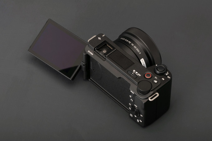 索尼相机怎么样 索尼海外正式发布ZVE10 II 二代和16-50mm F3.5-5.6 OSS II镜头_什么值得买