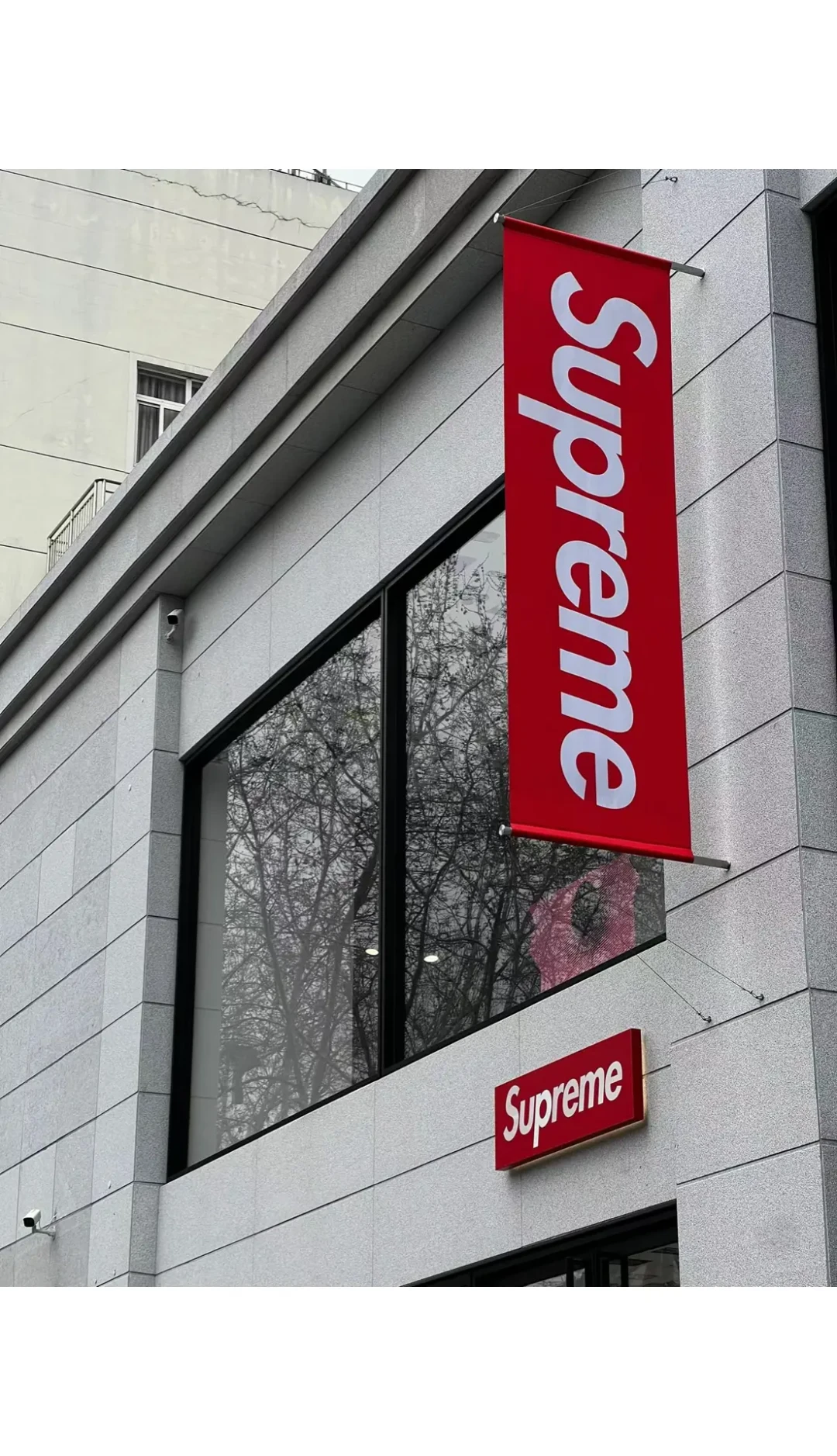 Supreme：从滑板店到全球潮流巨头的崛起_男士卫衣_什么值得买