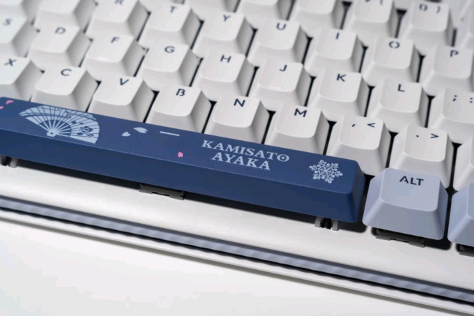 罗技G517 原神联名版键盘怎么样 【原神控必看】罗技G517×神里绫华，这波联名我直呼“老婆键盘”_什么值得买