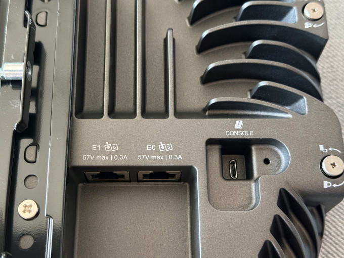 HPE路由器怎么样 开箱一款终极神器，Aruba AP-735 无线接入点_什么值得买