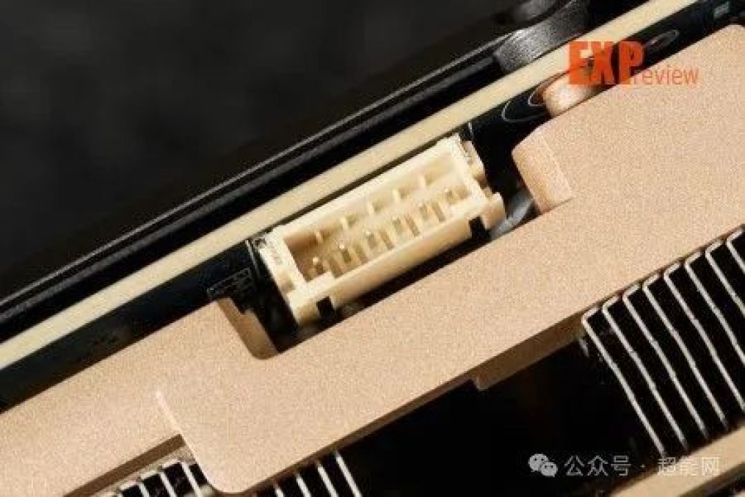 索泰RTX 5080 AMP Extreme Infinity显卡评测：科幻外观配DLSS4的极致性能_显卡_什么值得买