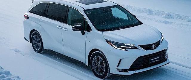 爆款风格标题：实测丰田格瑞维亚四驱：油耗6.1L，冰雪脱困快40%，这MPV把四驱玩明白了_MPV_什么值得买