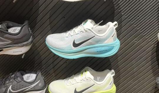 舒适与性能兼具：探秘全新Nike Vomero 18女子跑鞋HM6804_跑鞋_什么值得买