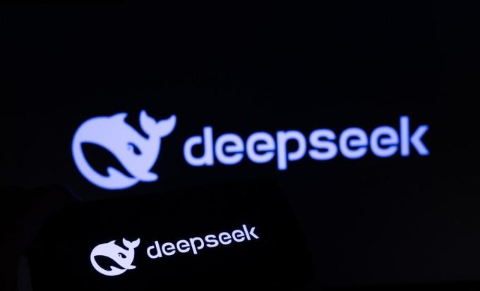 办公效率飙升！DeekSeep+Kimi王炸组合_什么值得买