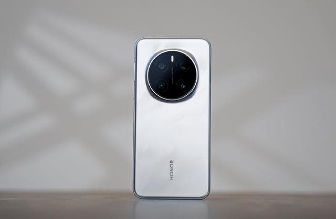 小屏旗舰卷王诞生！荣耀Magic8 mini实测：6.3英寸+5200mAh，散热竟压住骁龙8 Gen2_安卓手机_什么值得买