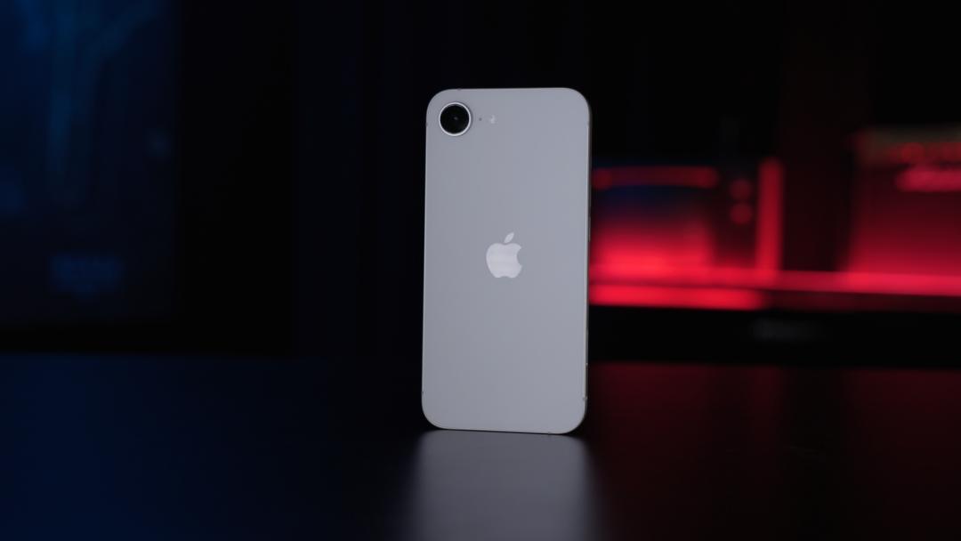 iPhone 16e：167克+26小时续航，苹果备用机最优解？_iPhone_什么值得买