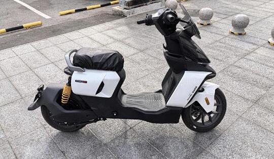 九号F2z110MAX深度评测：110km续航+ABS防抱死，六千档电自值不值？_电动车_什么值得买