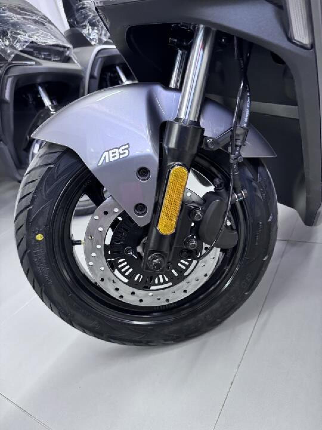 九号F2z110MAX深度评测：110km续航+ABS防抱死，六千档电自值不值？_电动车_什么值得买