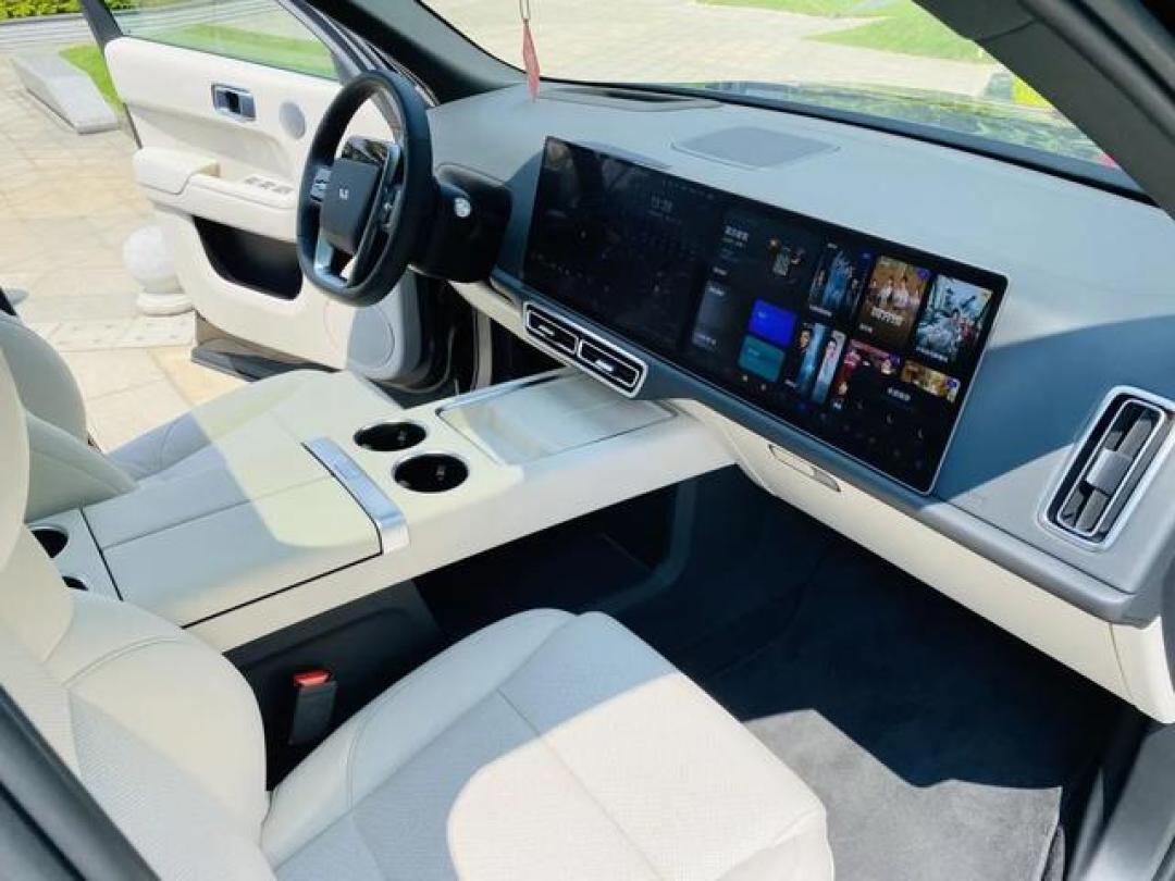 问界M8对比理想L9：家庭购车必看的五大核心差异解析_SUV_什么值得买