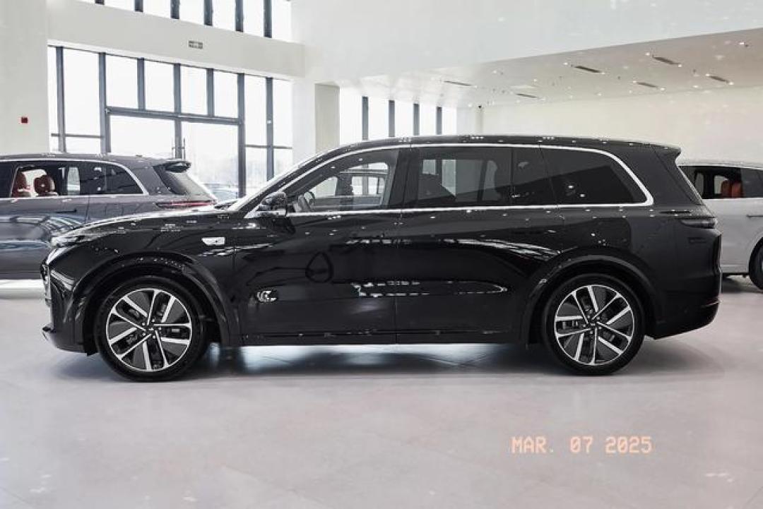 问界M8对比理想L9：家庭购车必看的五大核心差异解析_SUV_什么值得买