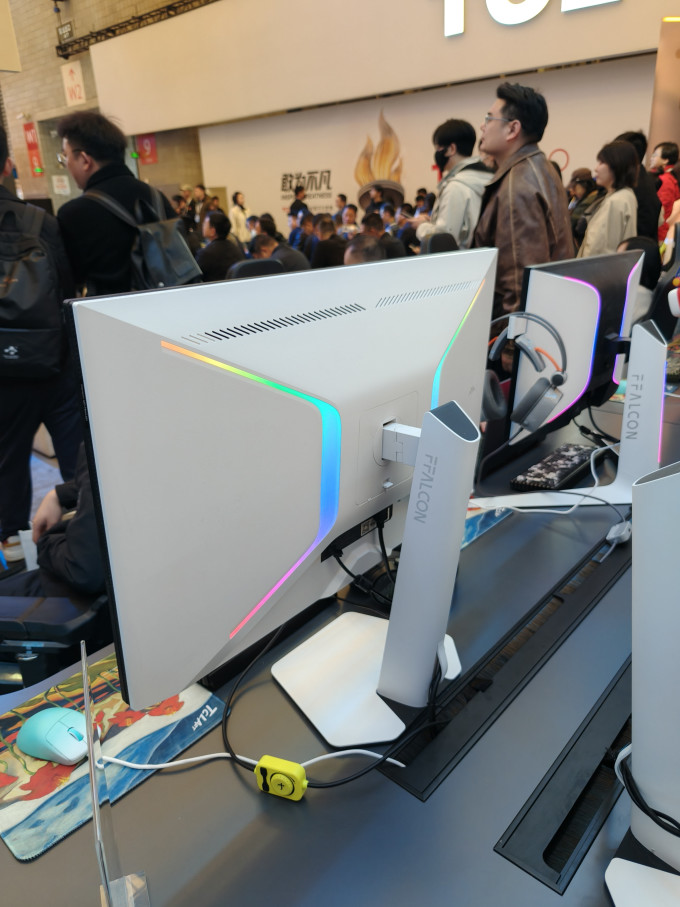 雷鸟显示器怎么样 雷鸟32U8显示器首发简评_什么值得买