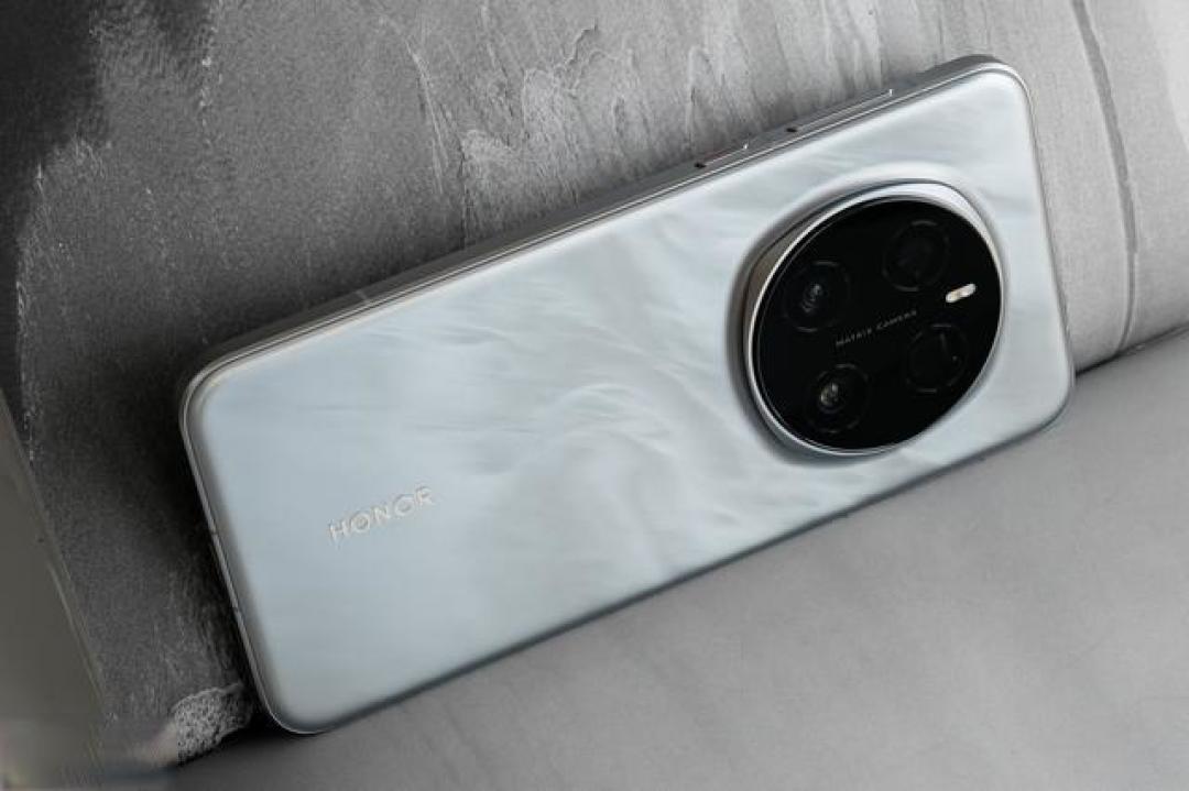 荣耀Magic7 Pro全面评测：AI影像+卫星通话+骁龙8至尊版，为何成旗舰性价比新标杆？_电脑数码_什么值得买