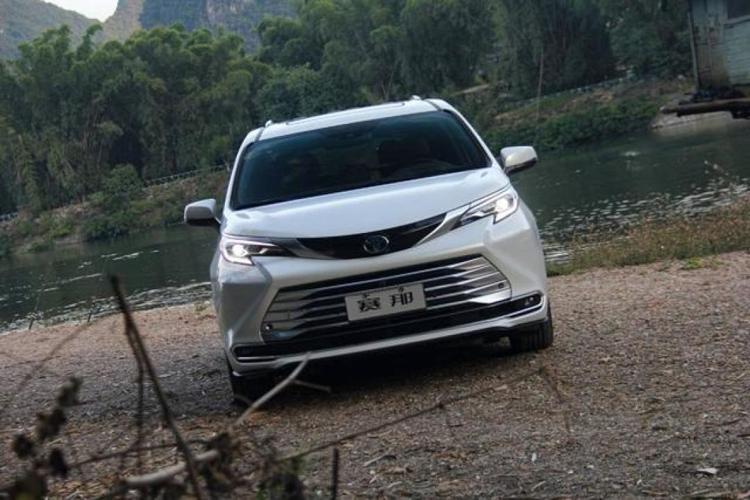 2025款丰田赛那曝光：颜值油耗双杀，续航1100km+魔术空间_MPV_什么值得买