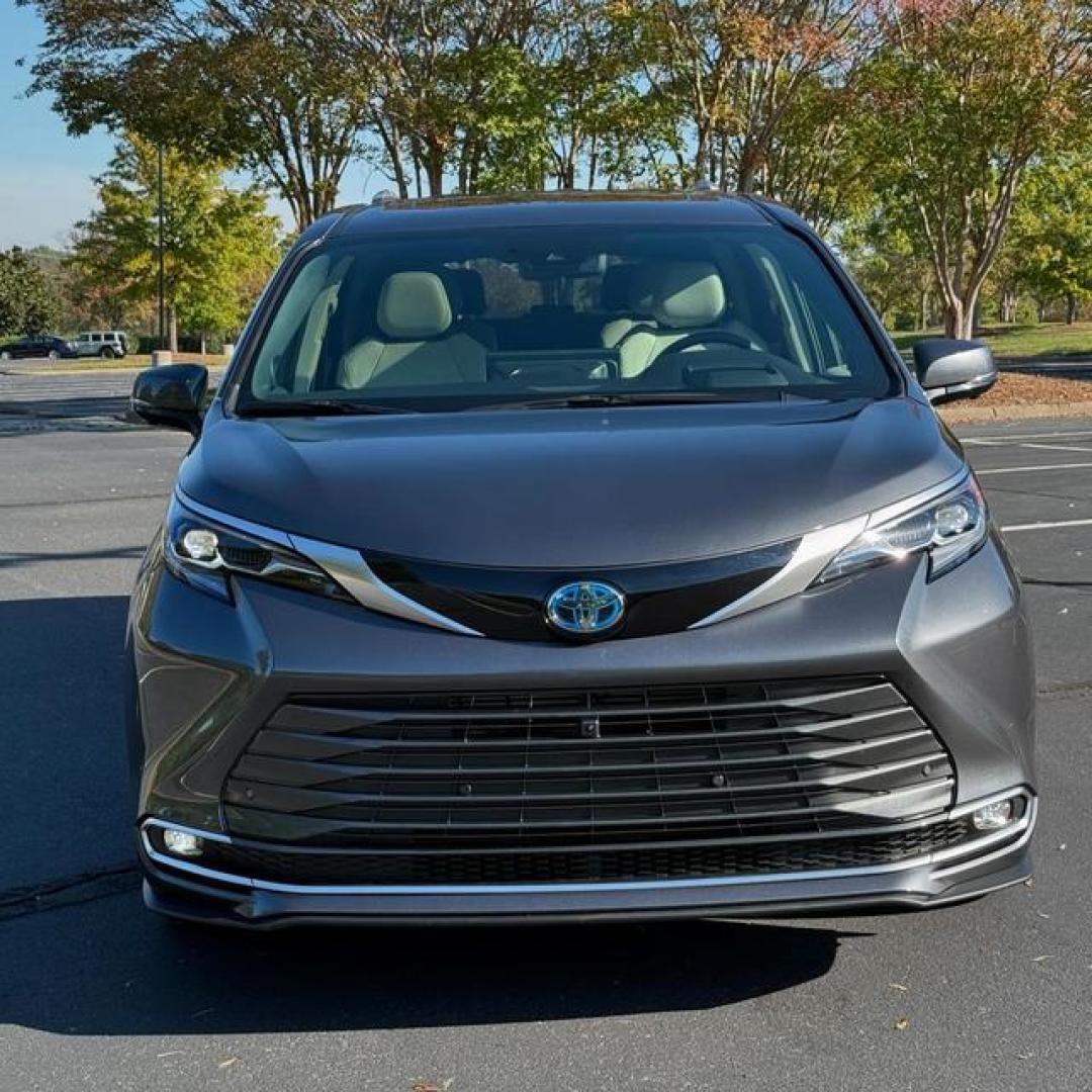 2025款丰田赛那曝光：颜值油耗双杀，续航1100km+魔术空间_MPV_什么值得买