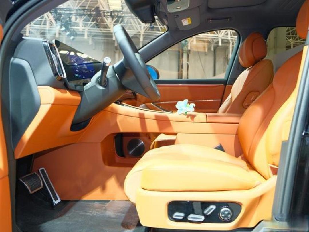 鲲鹏跃境设计+鸿蒙智能座舱！问界M8如何重新定义40万级豪华SUV新标杆？_SUV_什么值得买