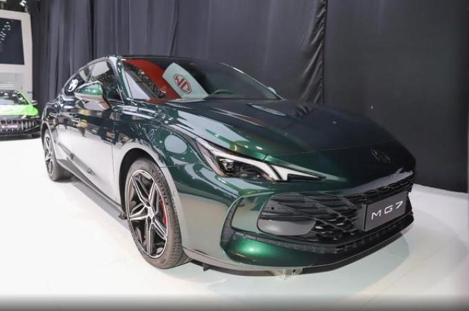 名爵中型车怎么样 一口价10.99万！国产“西装暴徒”MG7，大轿跑无框门长轴距！_什么值得买